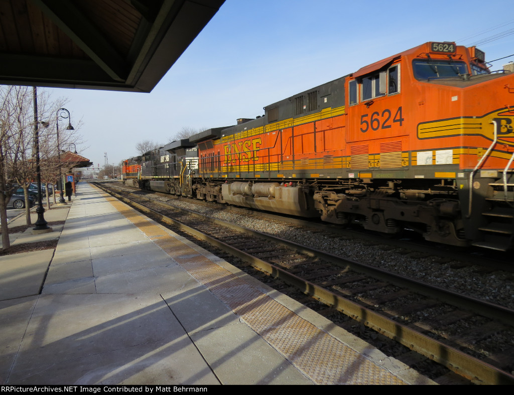 BNSF 5624